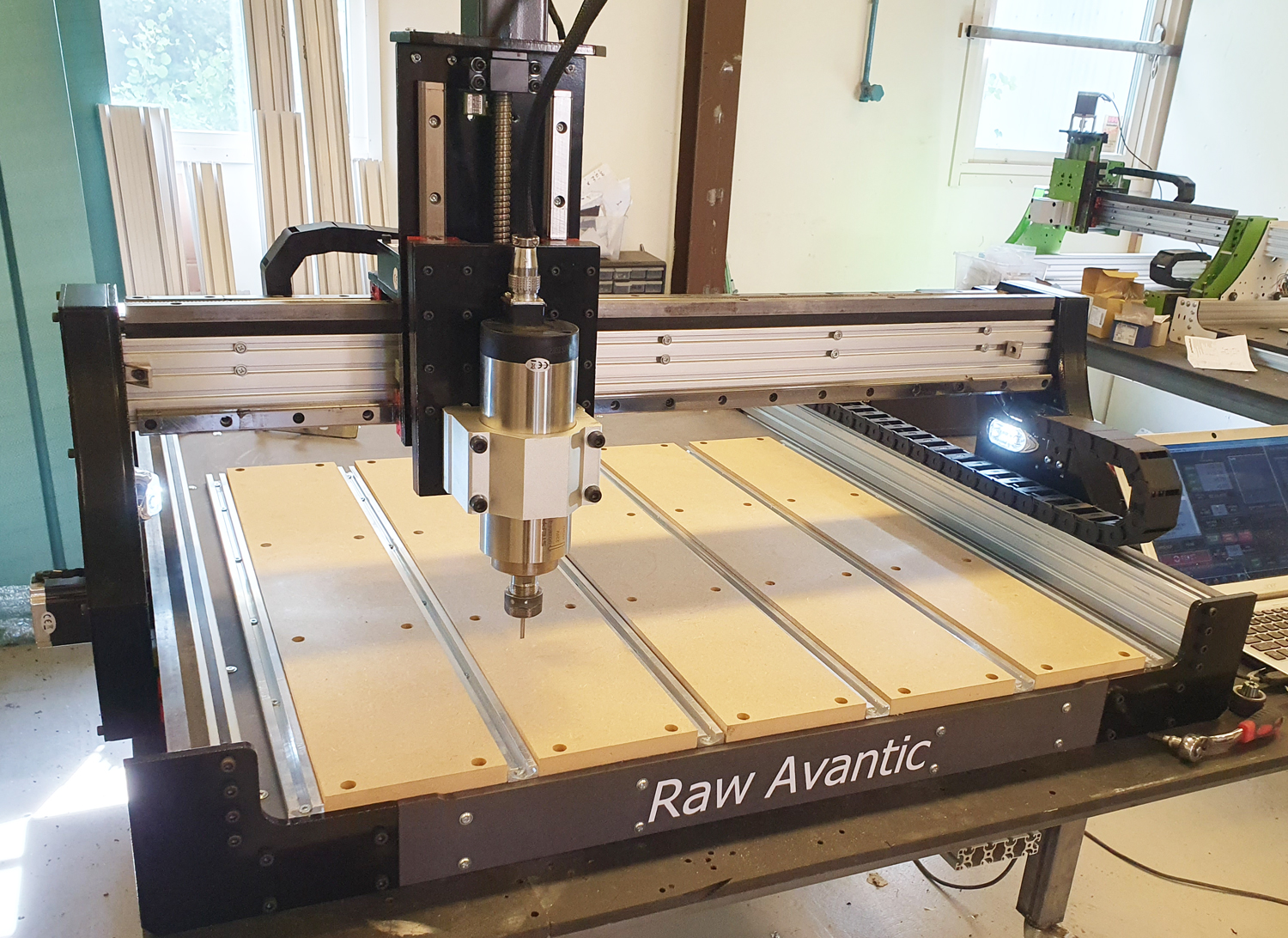 Raw Avantic CNC maskin komplett med 2.2kw Spindel | CNC MaskinerCNC ...